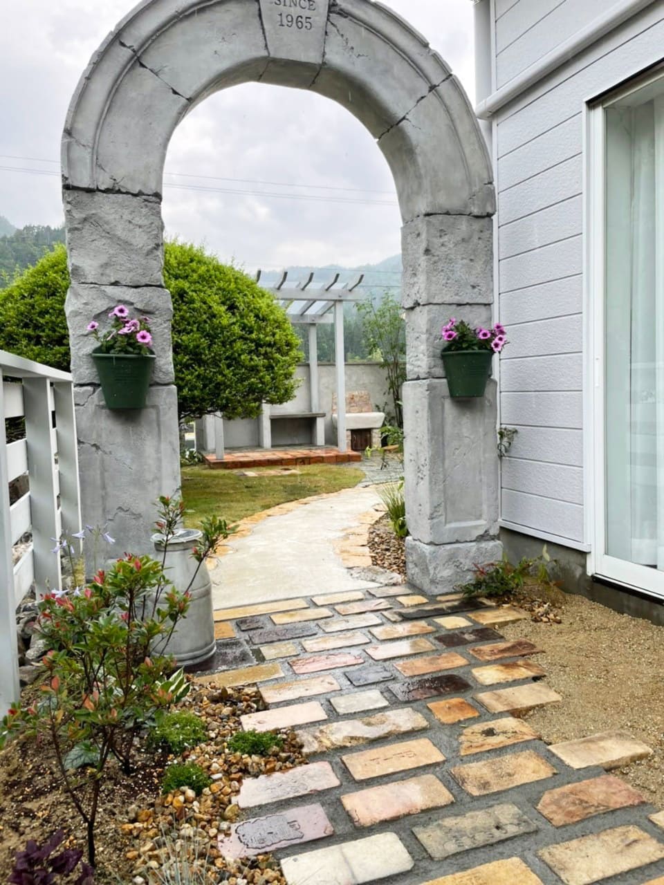 フォトスタジオ HACO及び外構工事 | 栞house HACO – 限られたスペースを最大限に活かす、栞houseの外構